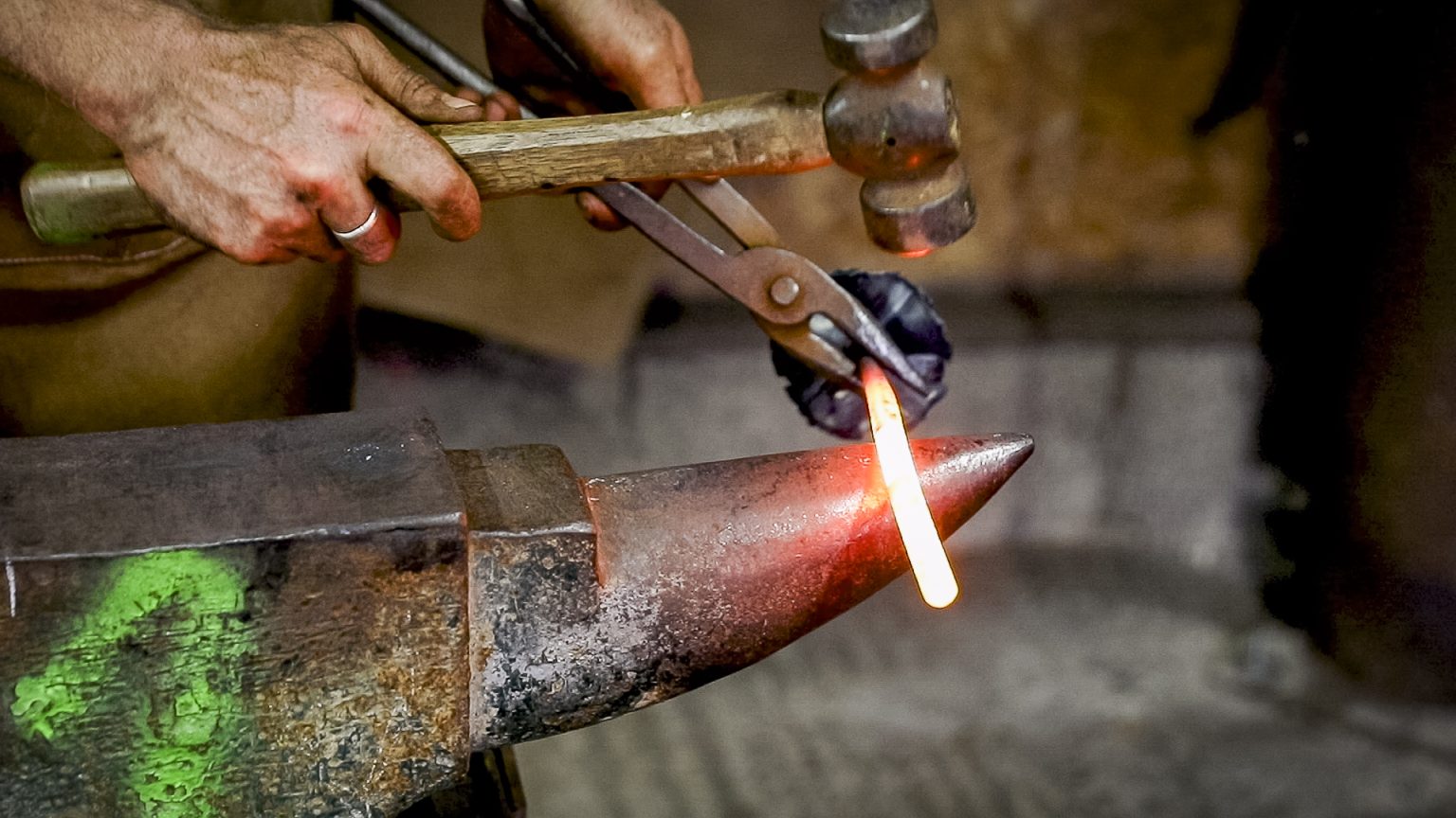 Blacksmith Experience Days in Kent - Learn to be a Blacksmith - Michael ...